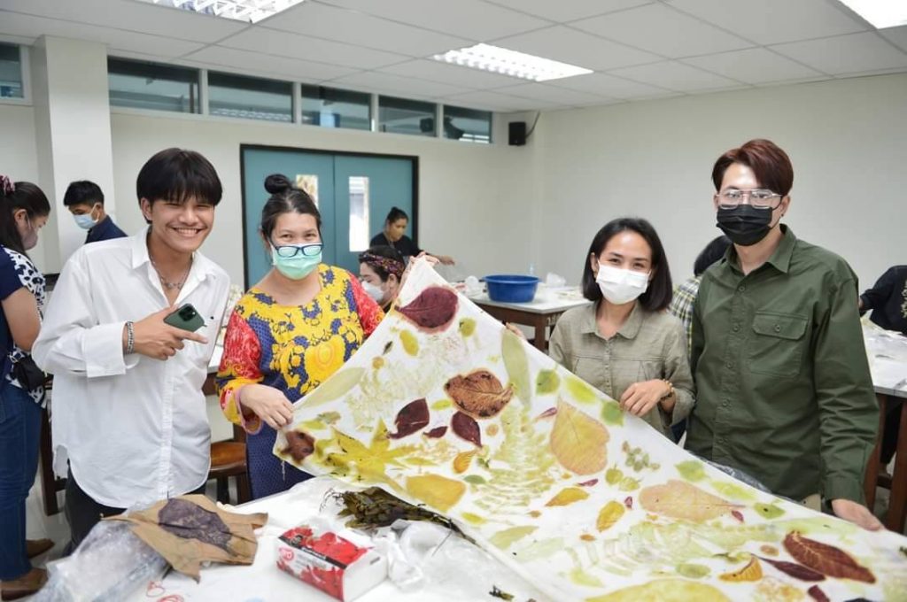 RMUTP organized a training program on the practical application of textile work. – RMUTP