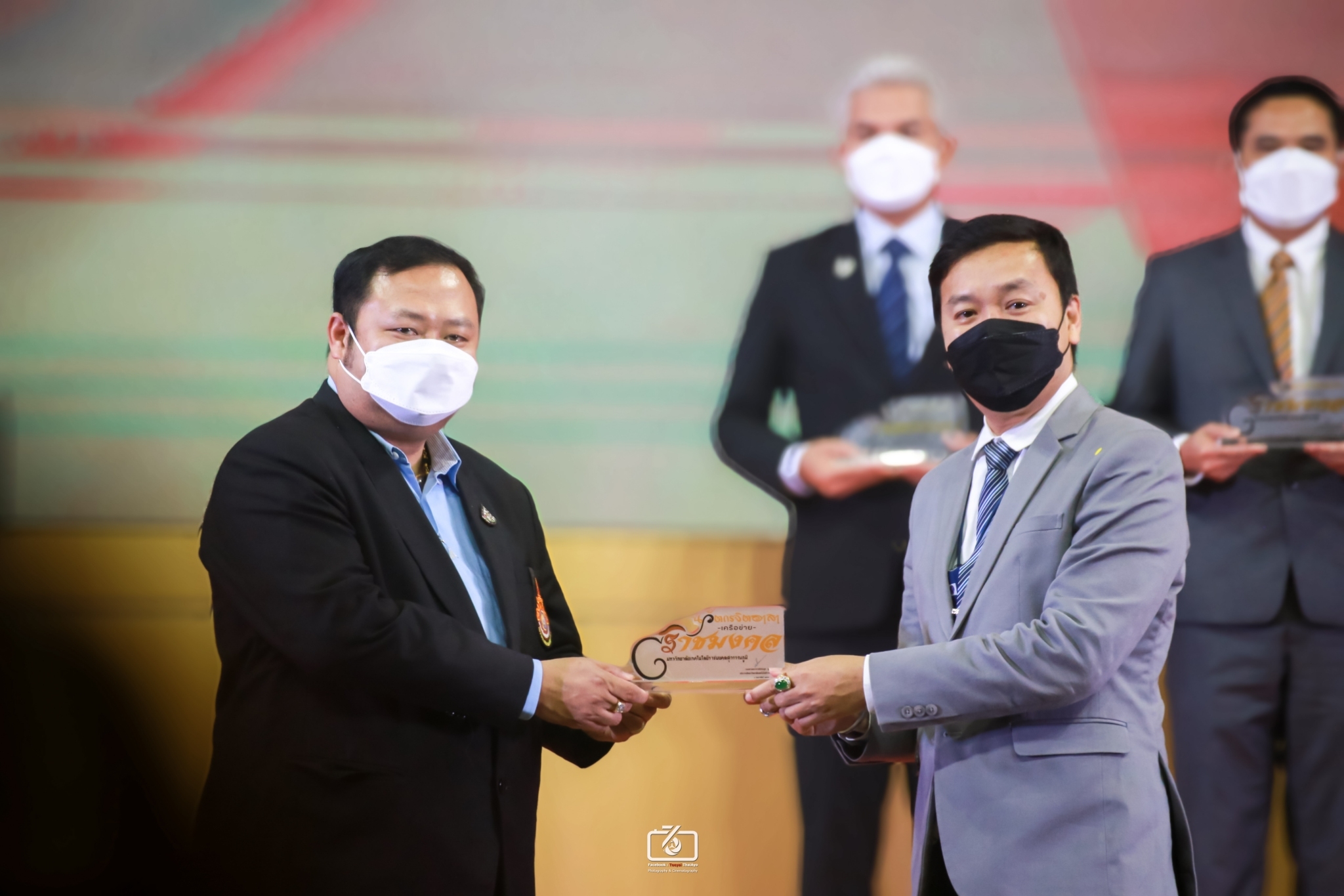 RMUTP received a commemorative plaque honoring its role as a volunteer ...